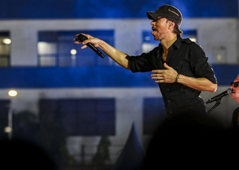 Enrique Iglesias Mumbai concert: ₹24 lakh worth of mobile phones stolen ...