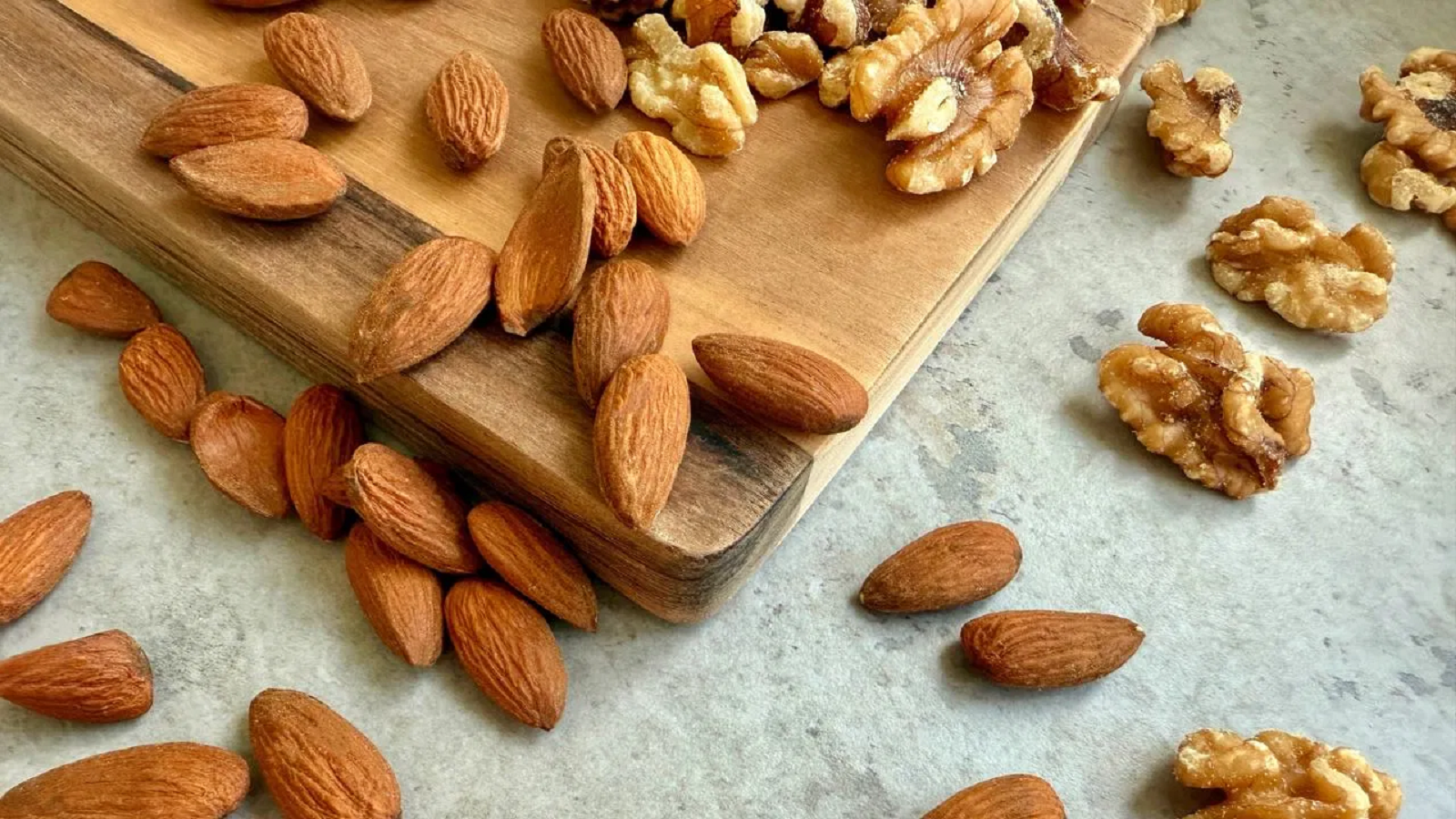 Walnuts or Almonds: Which Keeps the Body Warmer in Winter? Experts Explain