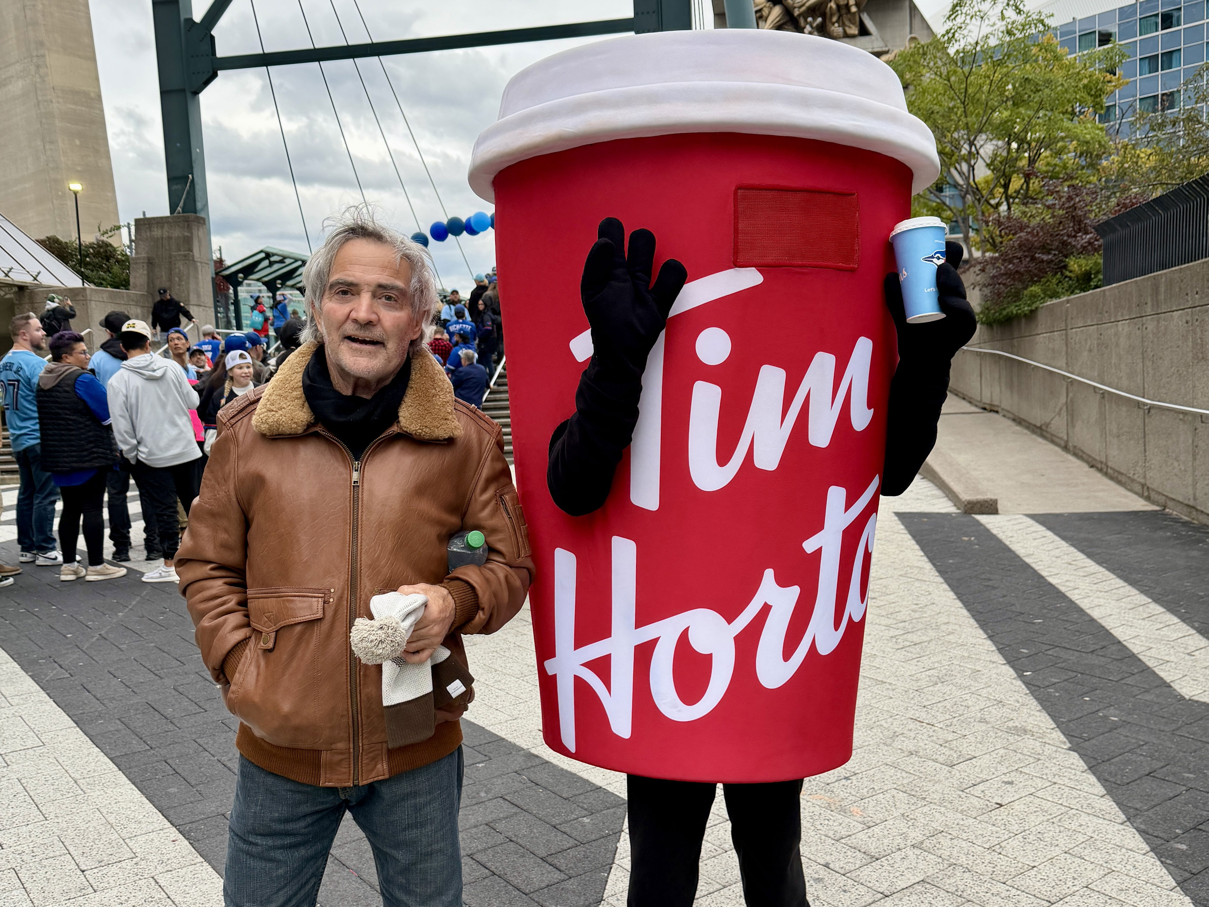 Dodgers stun Blue Jays 3-1 to send the World Series to a winner-take ...