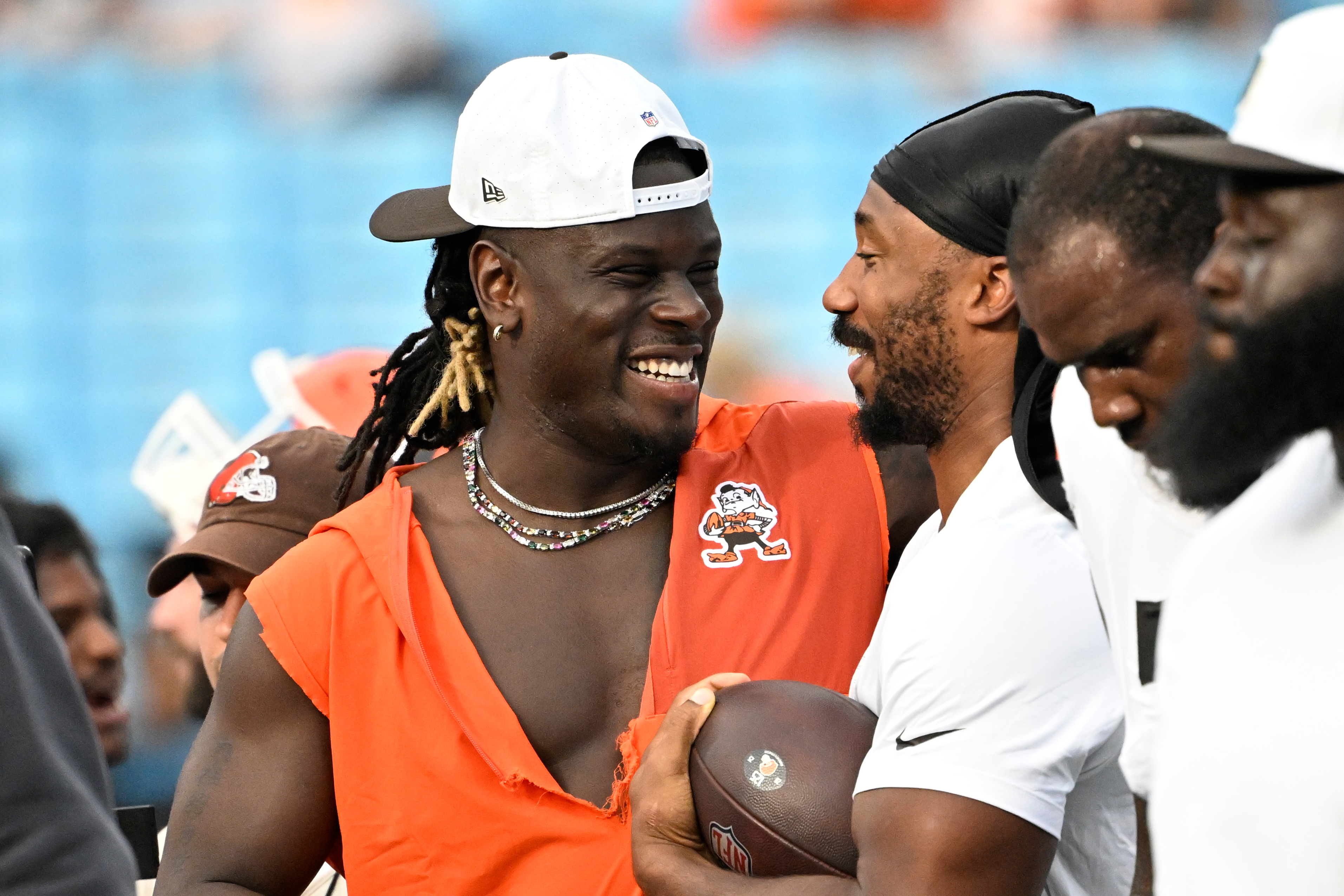 Saturday Dawg Chow (11/1): Trade rumors, PSLs, injuries, and more!