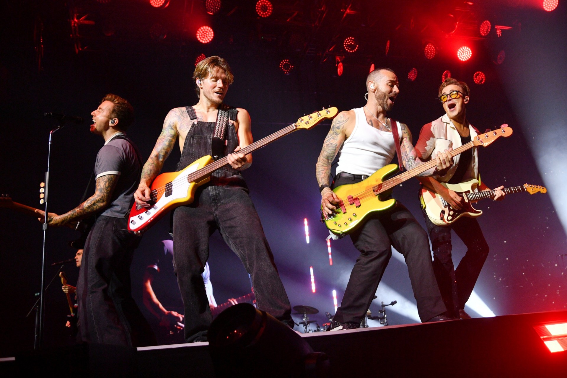 Busted triumph over McFly as tech issues haunt gig