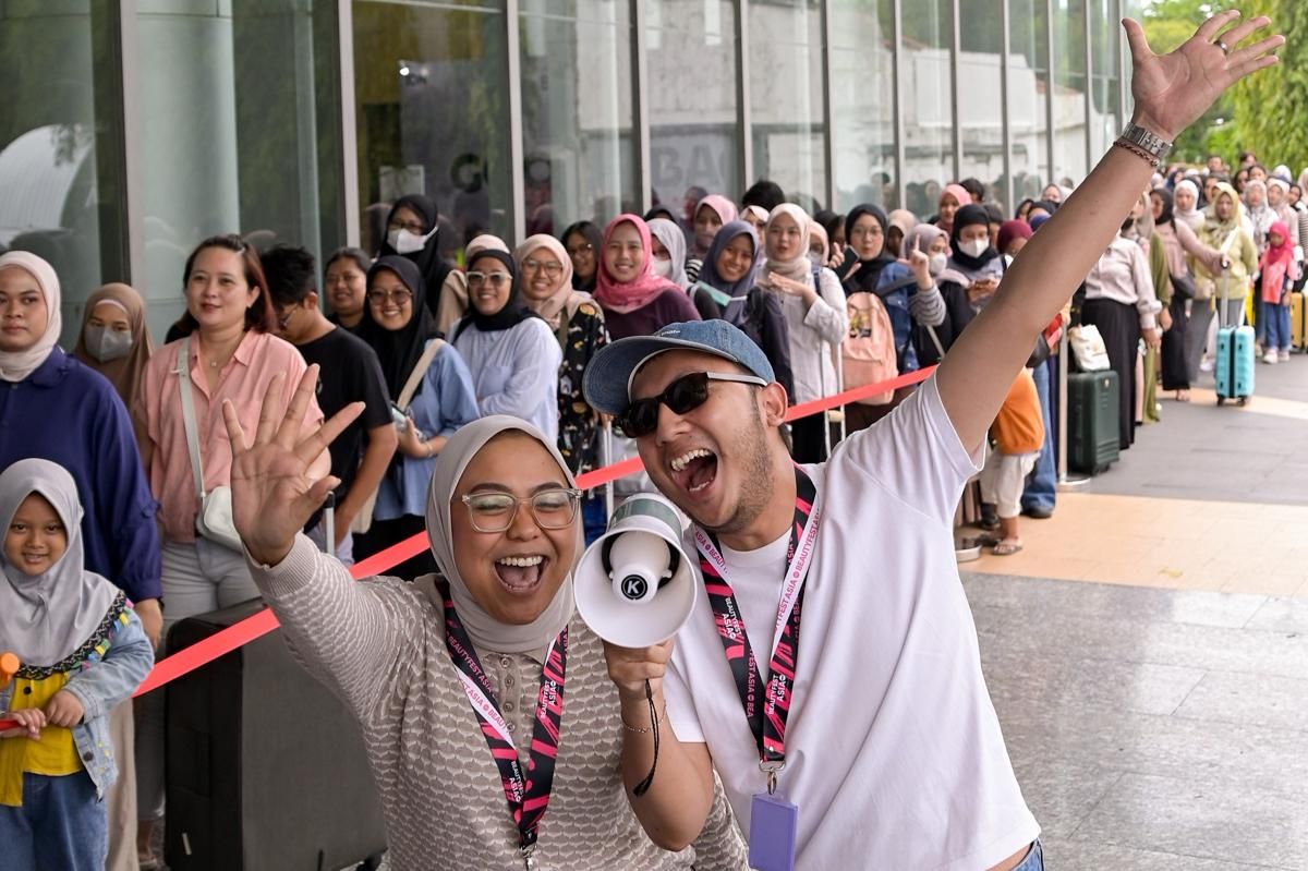 Seru Banget! Intip Momen Pengunjung Belanja di BFA Surabaya Hari Kedua