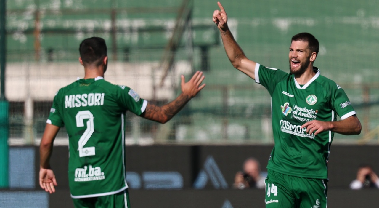 Avellino-Reggiana 4-3, lunch match al cardiopalma al Partenio