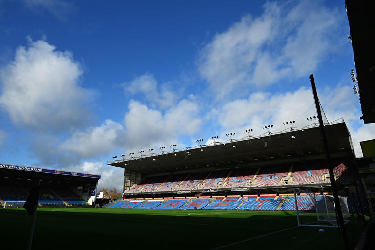 Burnley 0-2 Arsenal: Gunners move clear at the top - LIVE