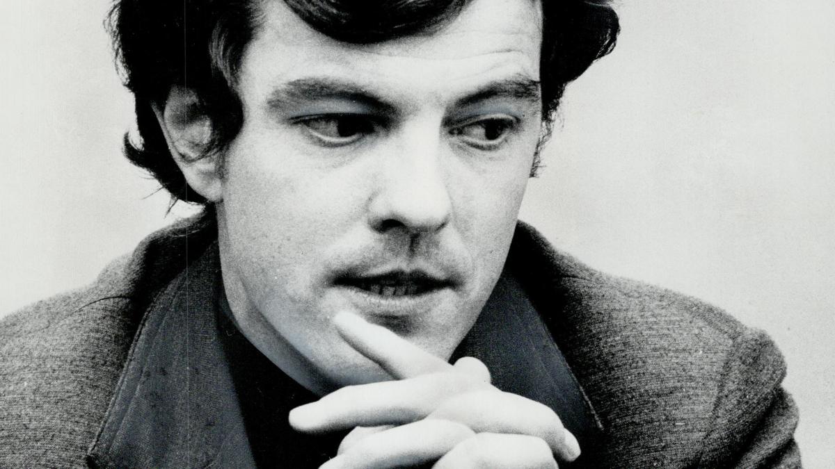 Muere Peter Watkins (1935-2025), ganador del Oscar al mejor falso ...