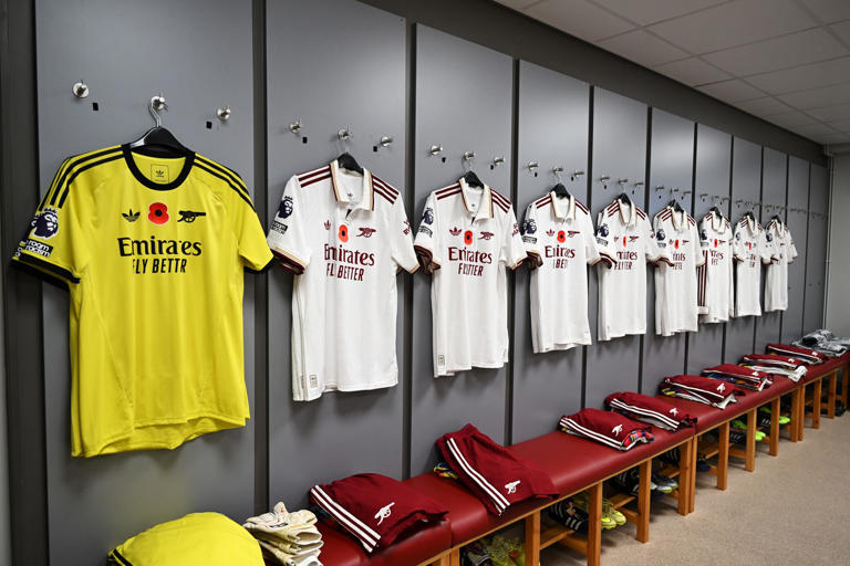 Burnley 0-2 Arsenal: Gunners move clear at the top - LIVE