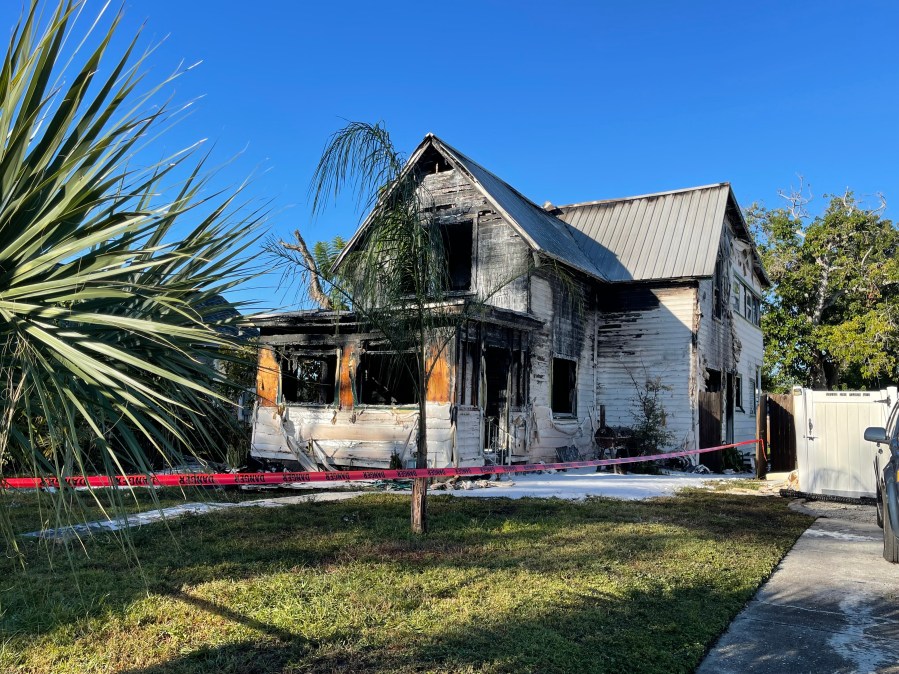 1 killed in overnight house fire in St. Petersburg, fire rescue says