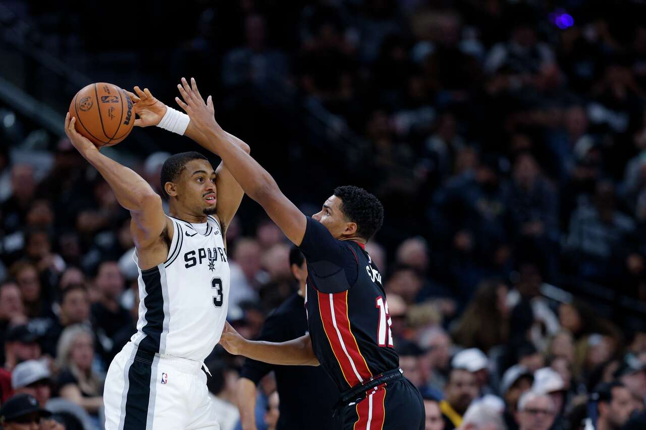 Spurs' Keldon Johnson hitting boards hard