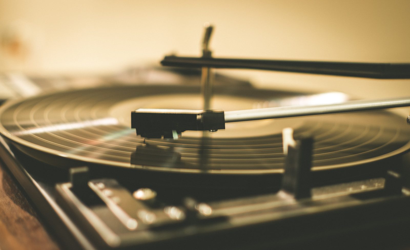 Which Vintage Items Sell Best Online? Experts Reveal Their Top Picks