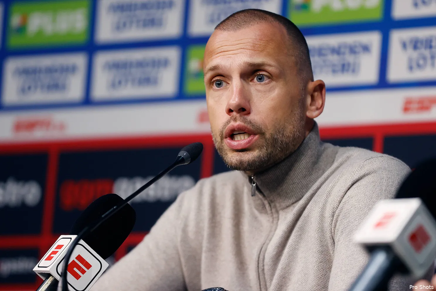 Heitinga geeft aan welke aanknopingspunten hij op dit moment nog ziet ...