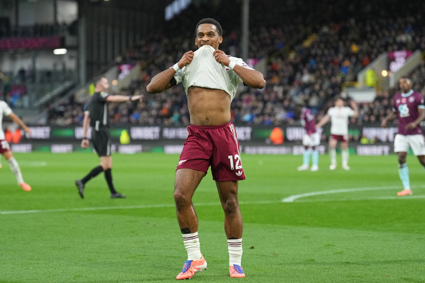 Arsenal wins again to extend lead in the Premier League and Man United ...