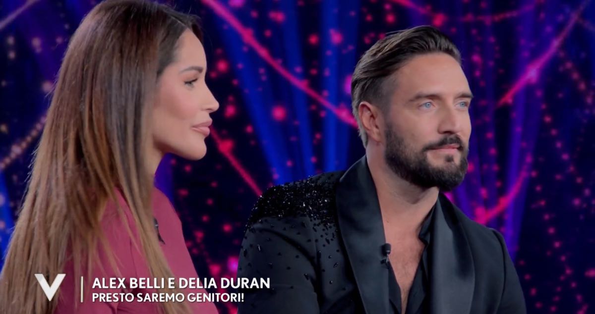 Delia Duran incinta smentisce le illazioni: “Io e Alex non siamo coppia aperta”
