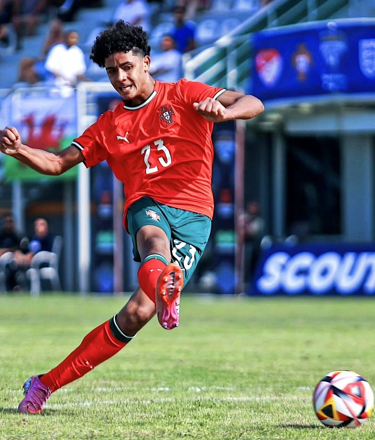 Con trai Ronaldo ghi bàn đầu tiên cho U16 Bồ Đào Nha