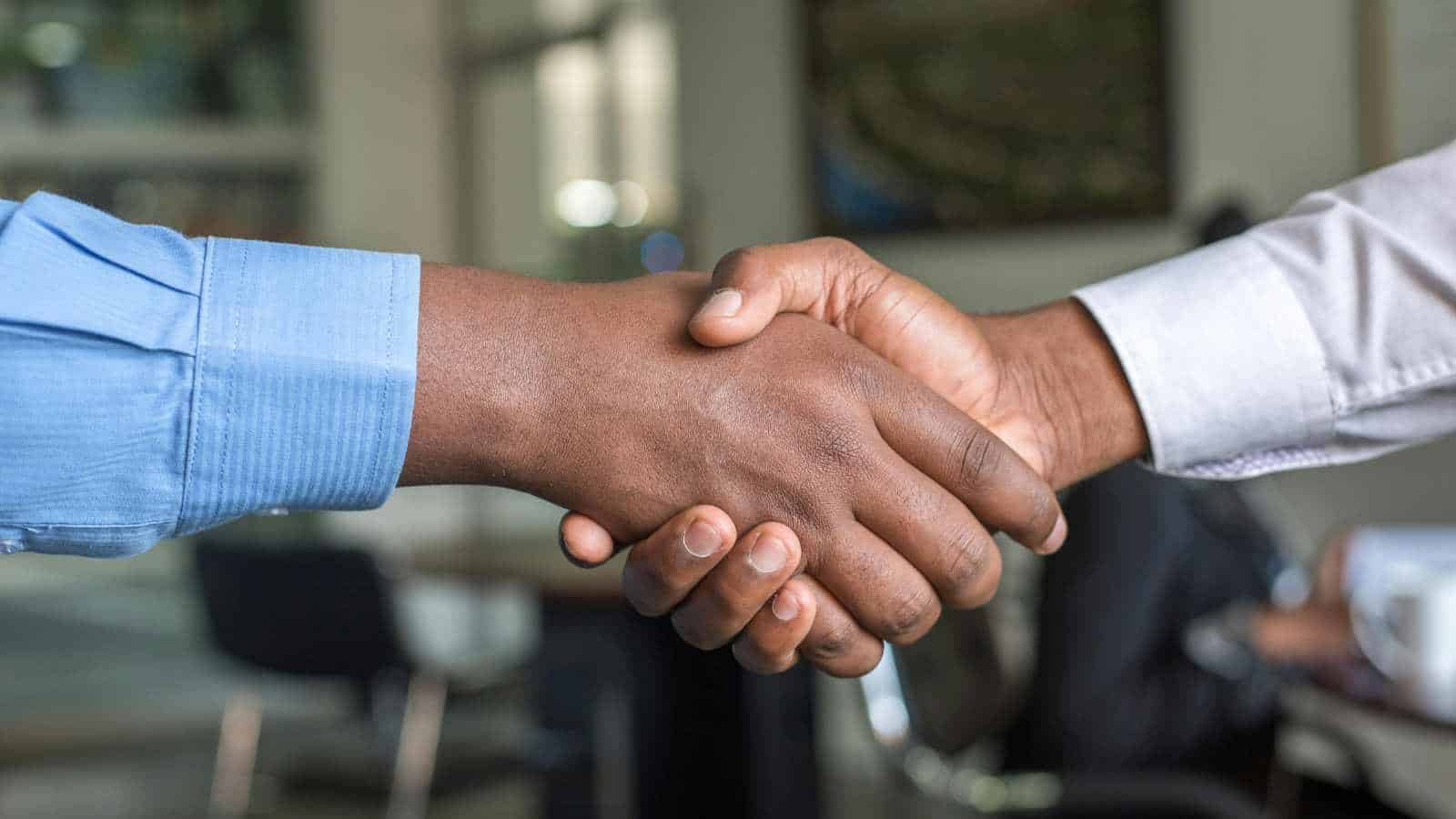15 Social Norms We Follow Despite Them Being Unnecessary