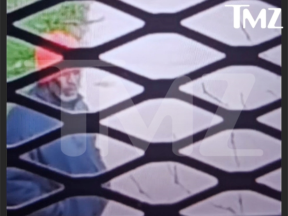 Unrecognizable Sean ‘Diddy’ Combs spotted in prison in first photo ...