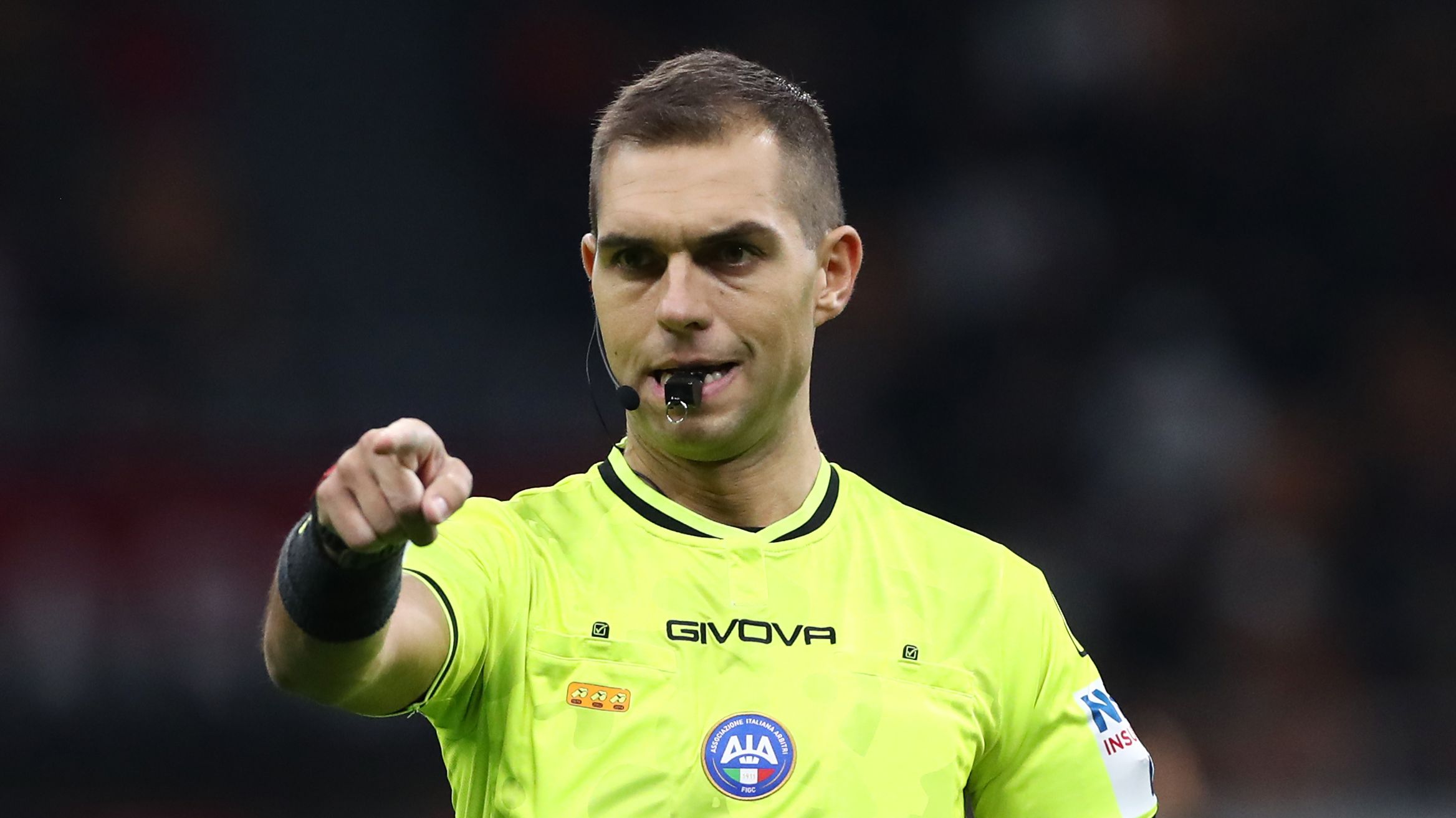 Cagliari-Roma, la moviola: contatto Celik espulso dopo check VAR ...