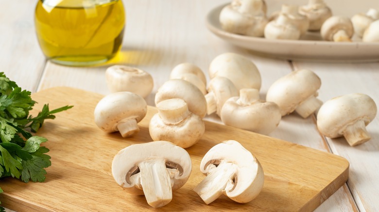 15 Types Of Mushrooms & What To Cook With Them
