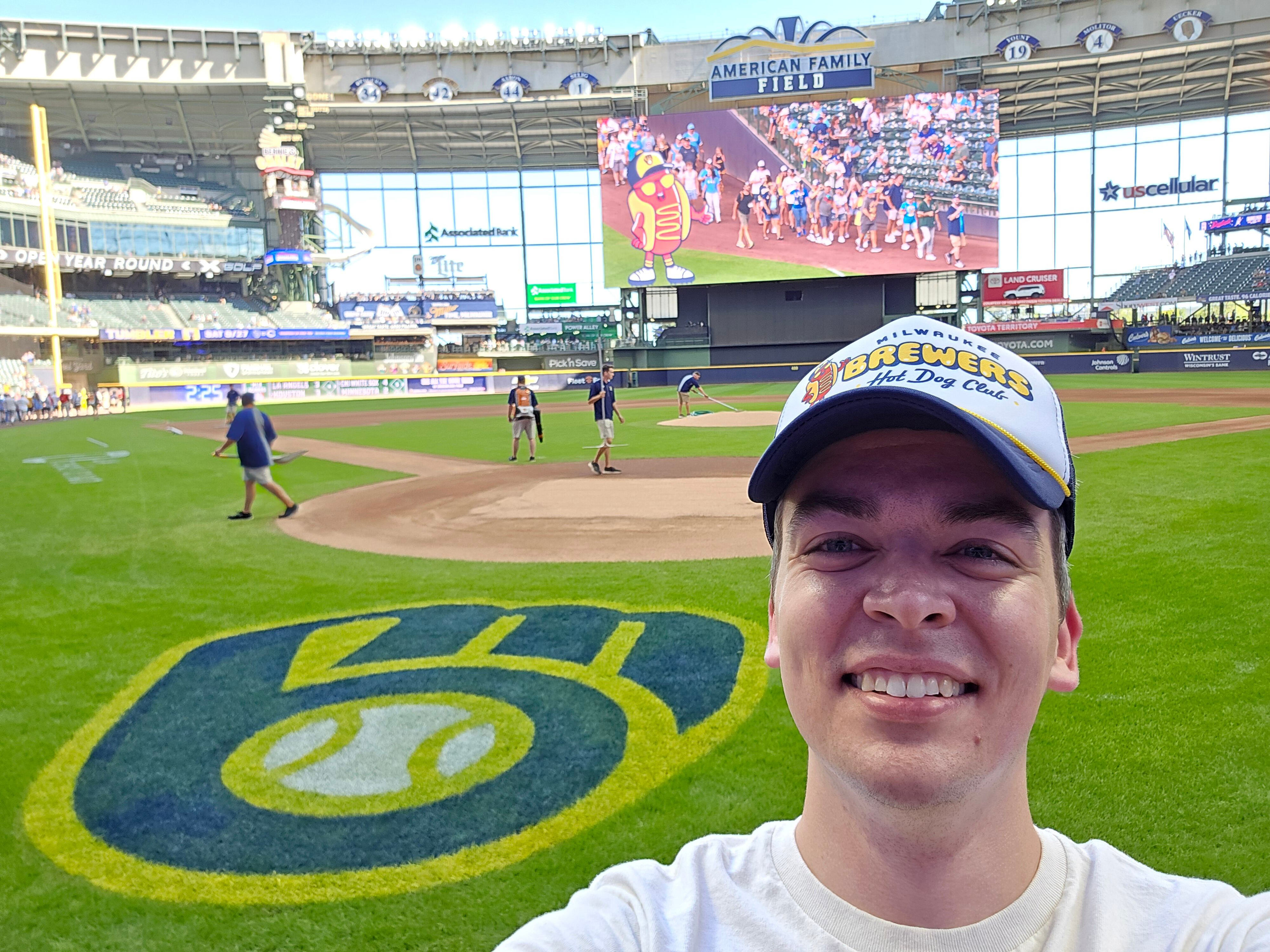 Salem native gains attention of MLB team for love of hot dogs