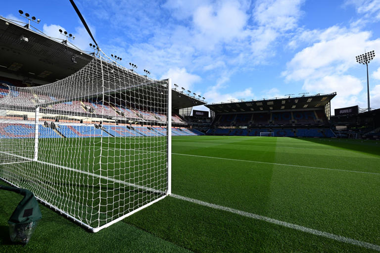 Burnley 0-2 Arsenal: Gunners move clear at the top - LIVE