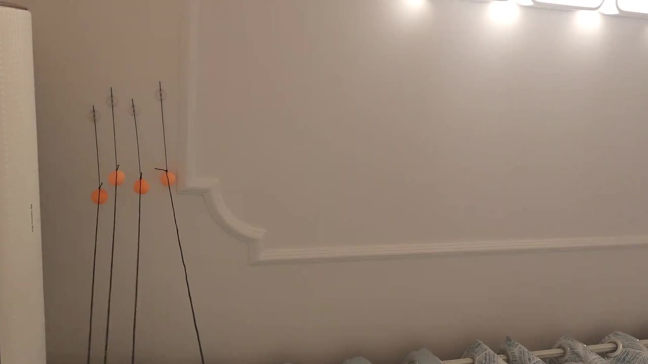 DIY string toy creates rhythmic trickling sound in Anhui, China