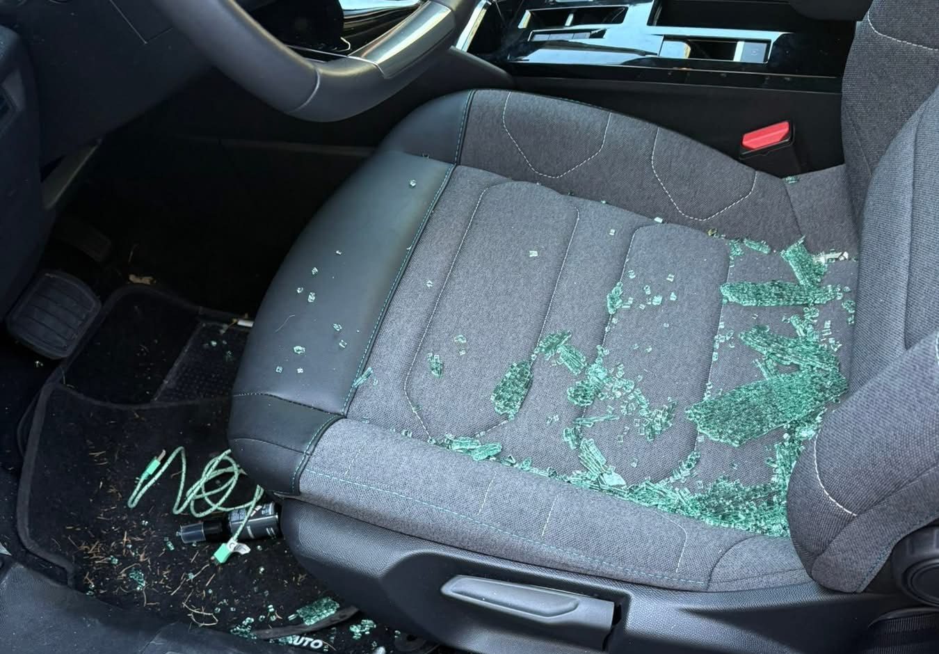 Sovico, finestrino rotto e danni all’auto sotto casa: sospetti sui ...