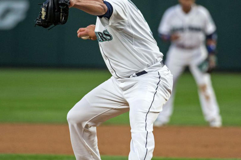 MLB mourns death of Yoervis Medina, 37, after heart attack while driving