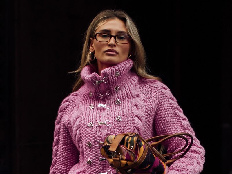 Von H&M: Dieser 19-Euro-Trend wertet jeden Winter-Pullover sofort auf