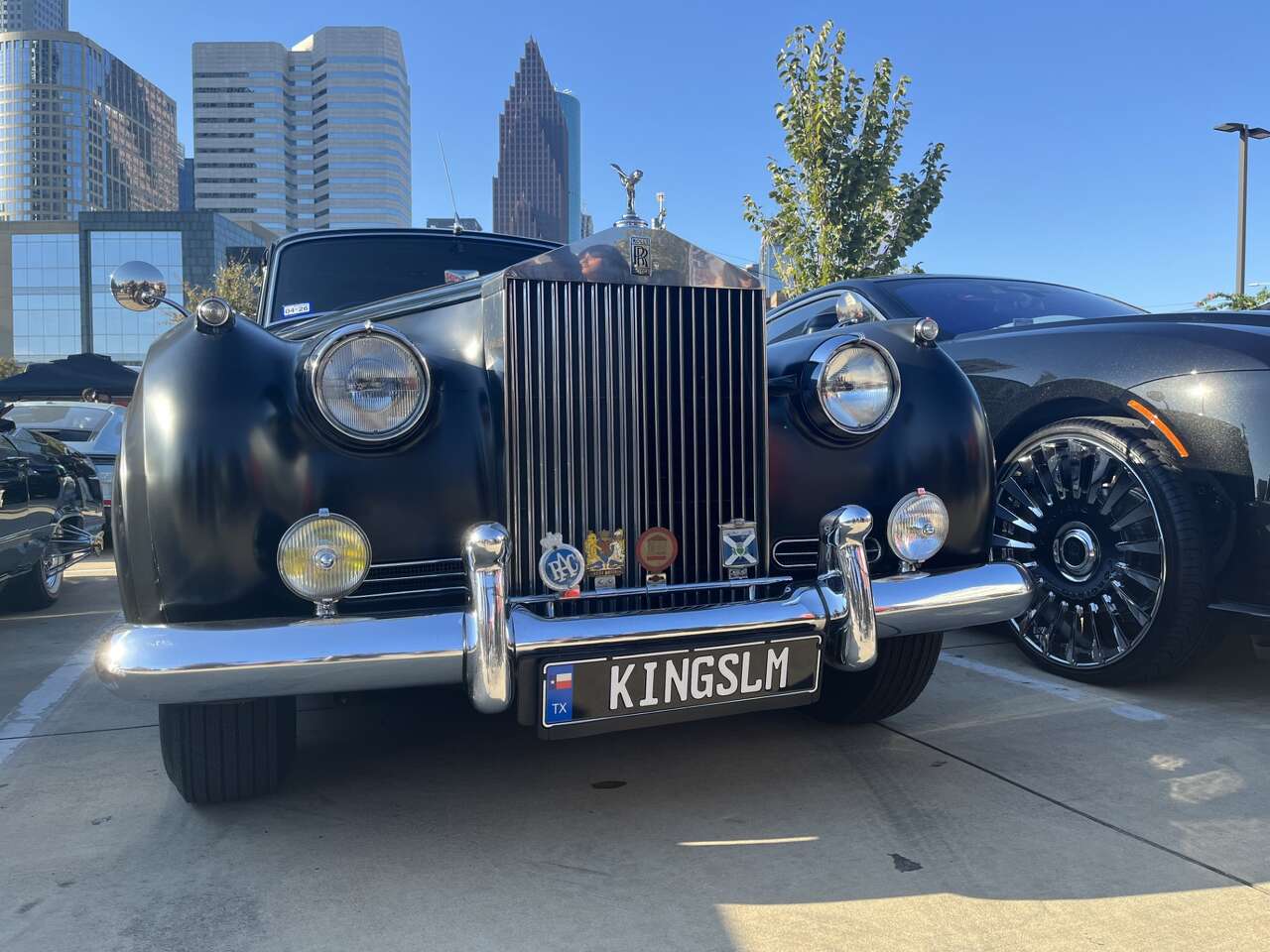Auto enthusiasts gather for glimpse of Slim Thug's car collection