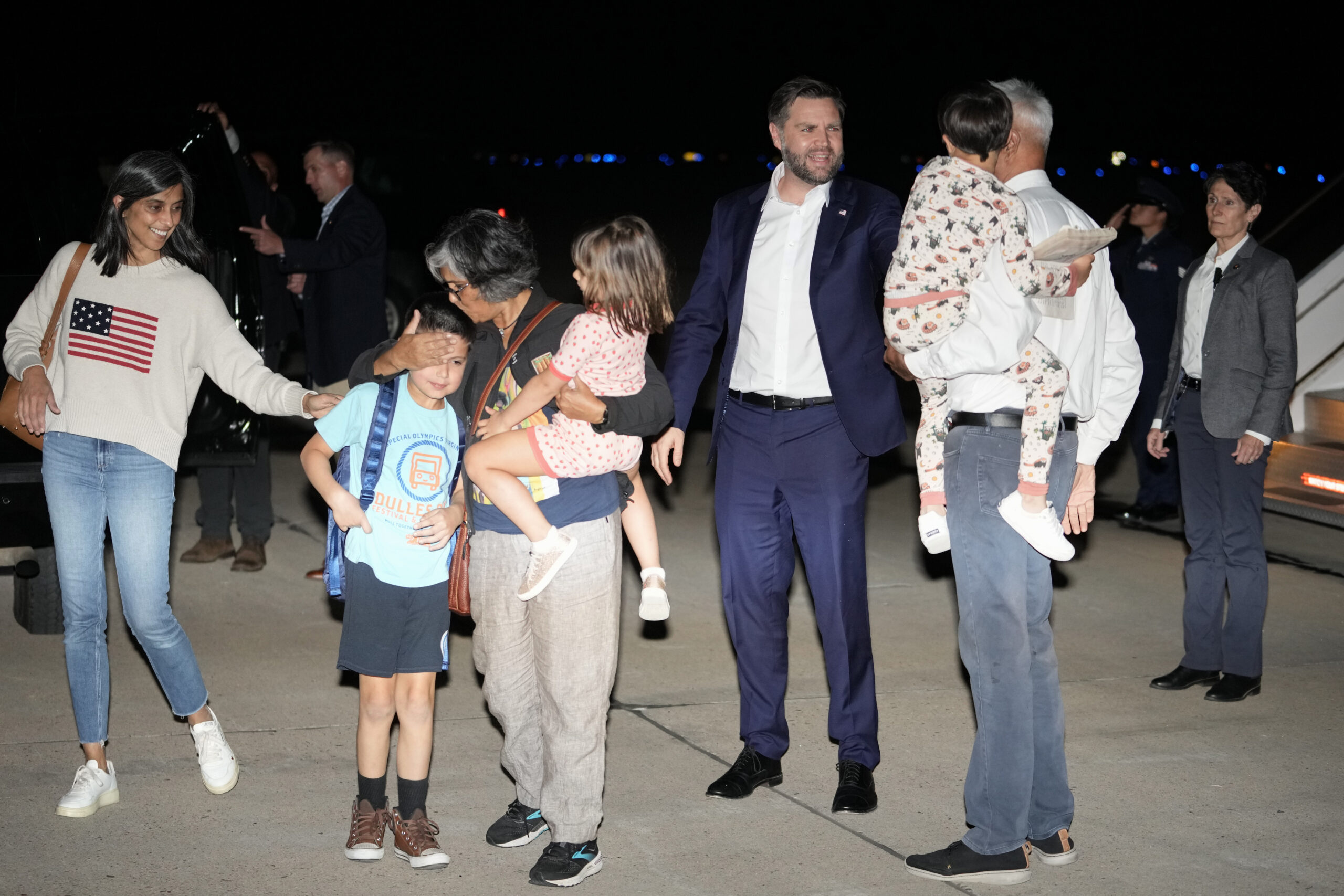 Democrat Lawmaker Scolds Trolls To Leave JD Vance’s Family Out of the ...