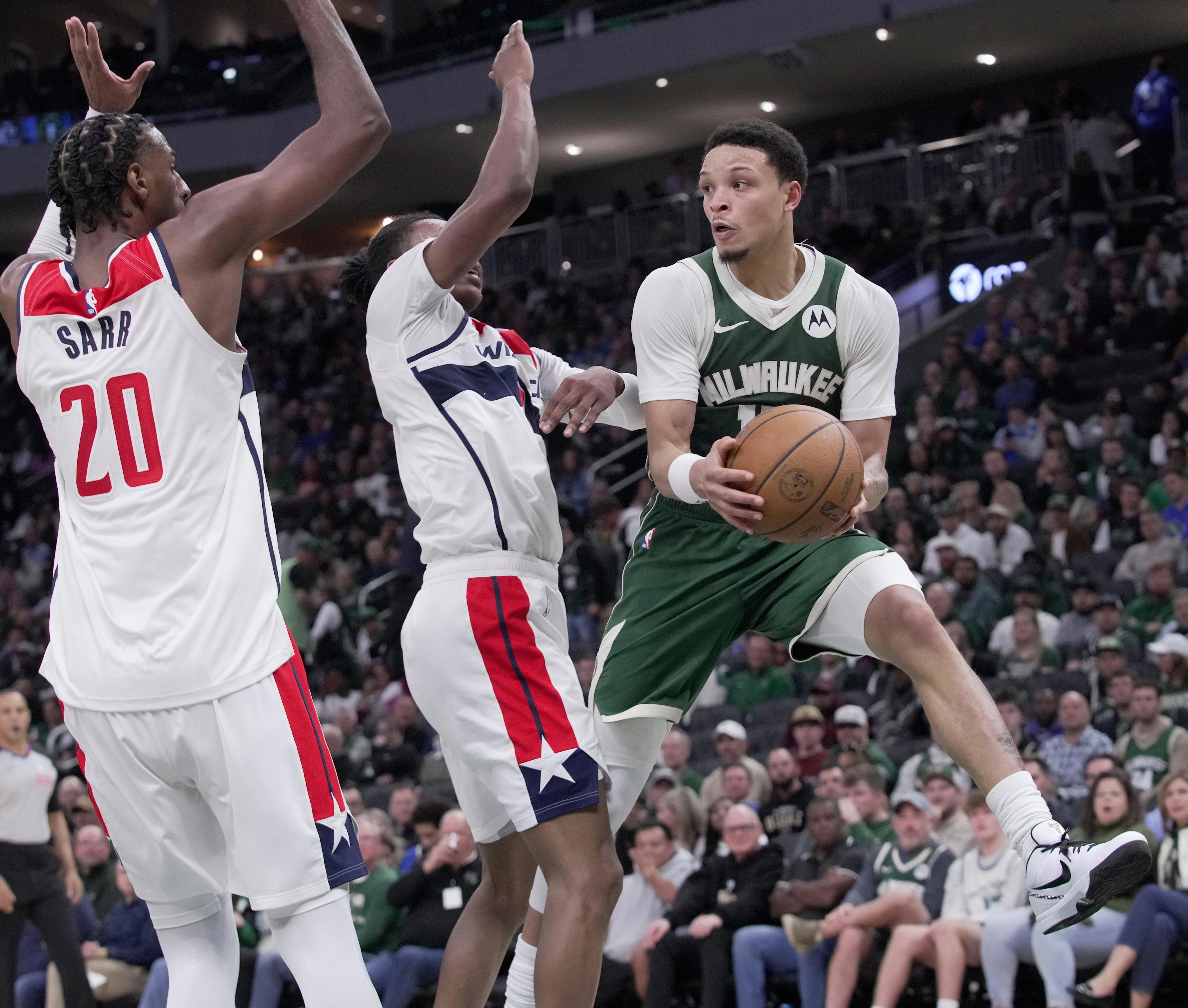 Bucks lead Kings 47-36 after first quarter