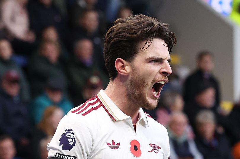 Arsenal's next five Premier League fixtures compared to Man City and ...