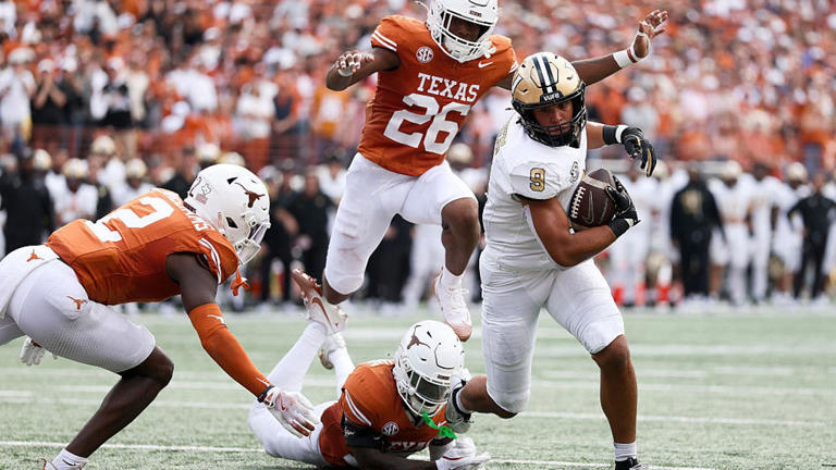 Longhorns stave off late comeback attempt from Vanderbilt for 4th win ...