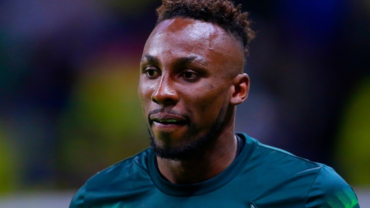 Julián Quiñones estalla contra aficionado y le manda contundente mensaje