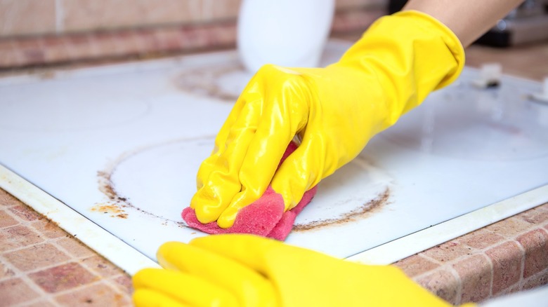 Prevent Sticky Grease From Building Up In Your Kitchen With 3 Simple Tips