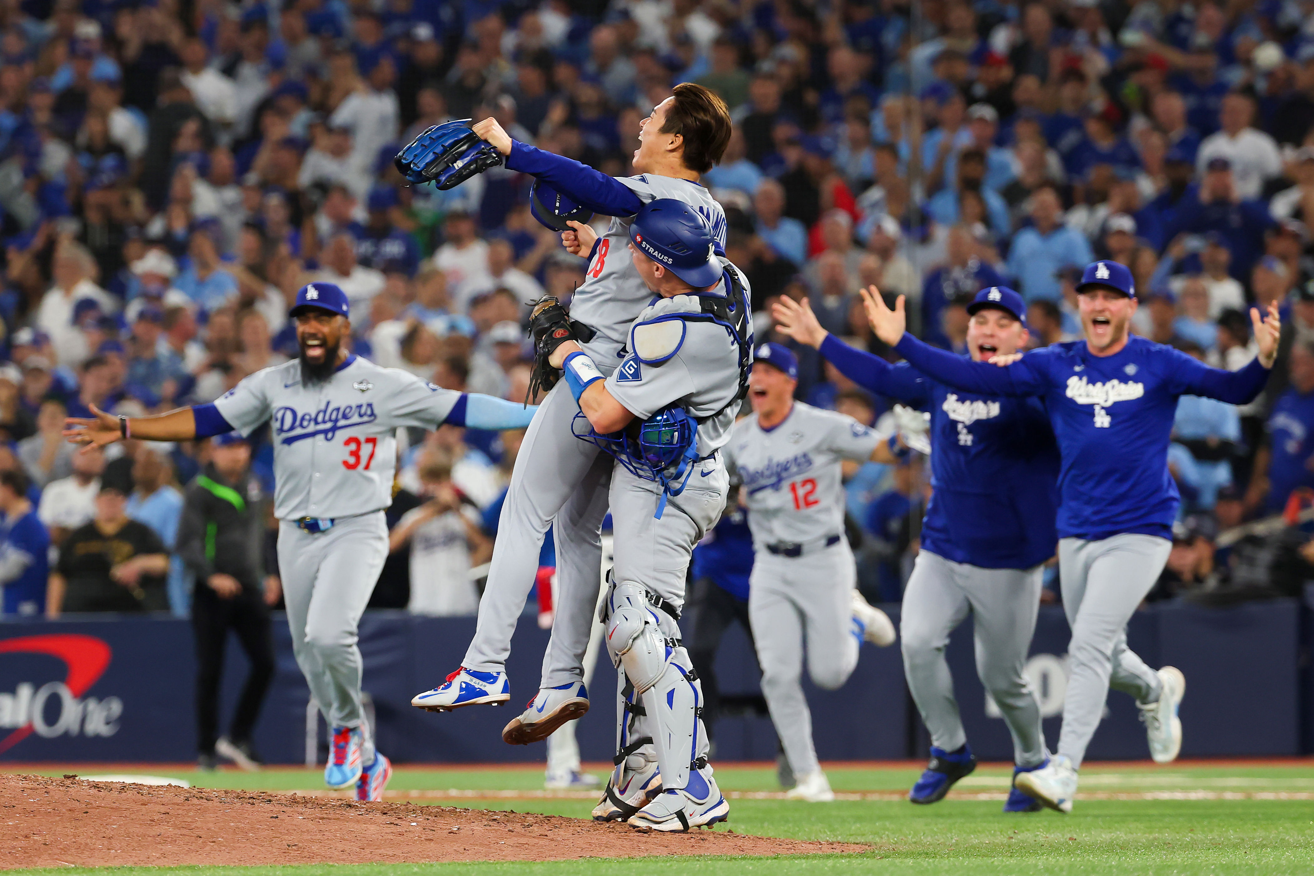 Will Smith home run completes Dodgers Game 7 comeback to win another ...