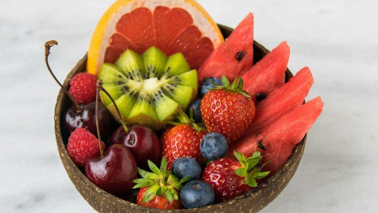 8 Must-Eat Fruits Nutritionists Insist You Need Every Single Day