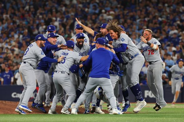 Dodgers storm back to beat Blue Jays in Game 7 and win back-to-back ...