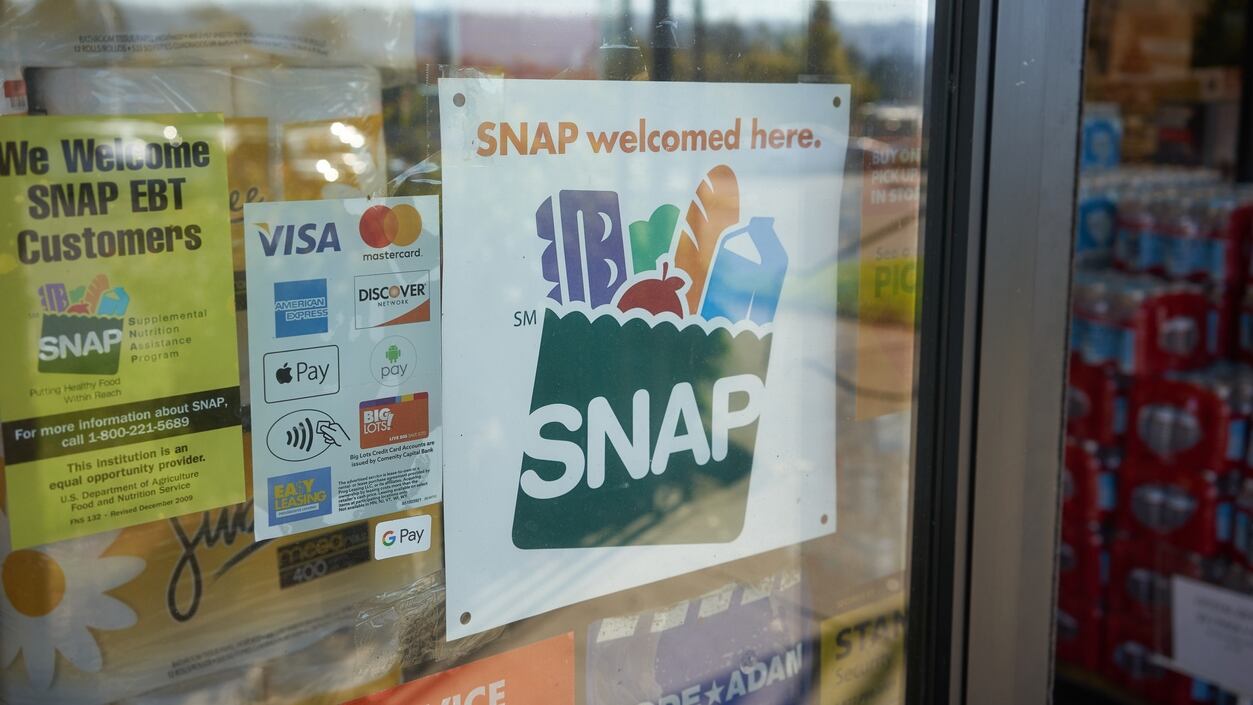 Jacksonville restaurant feeds families struggling during SNAP benefit pause