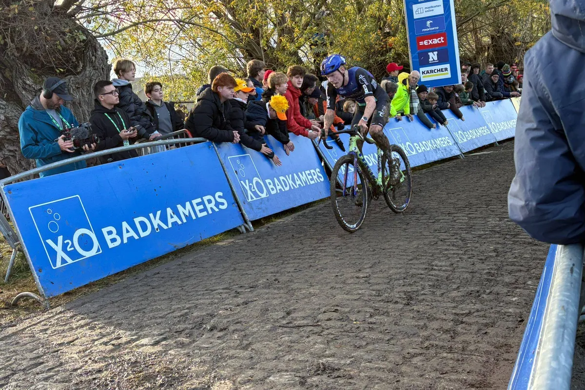 Pim Ronhaar schittert wederom op podium, ditmaal naast Thibau Nys: 'Bij ...