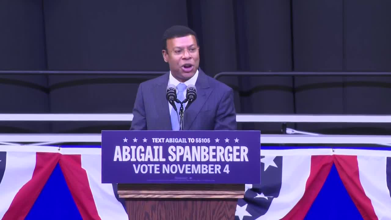Norfolk mayor Kenny Alexander opens speakers for Spanberger/Obama rally