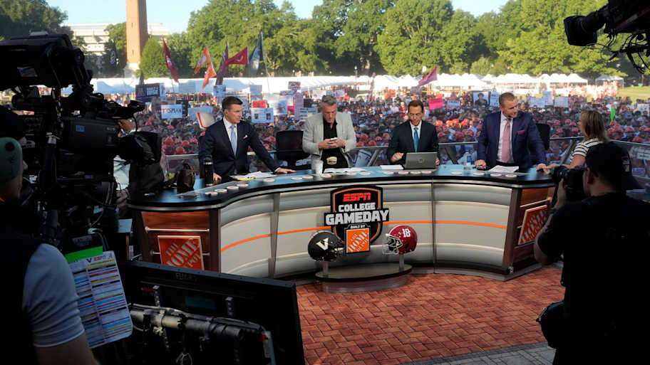 ESPN College GameDay split on Oklahoma-Tennessee