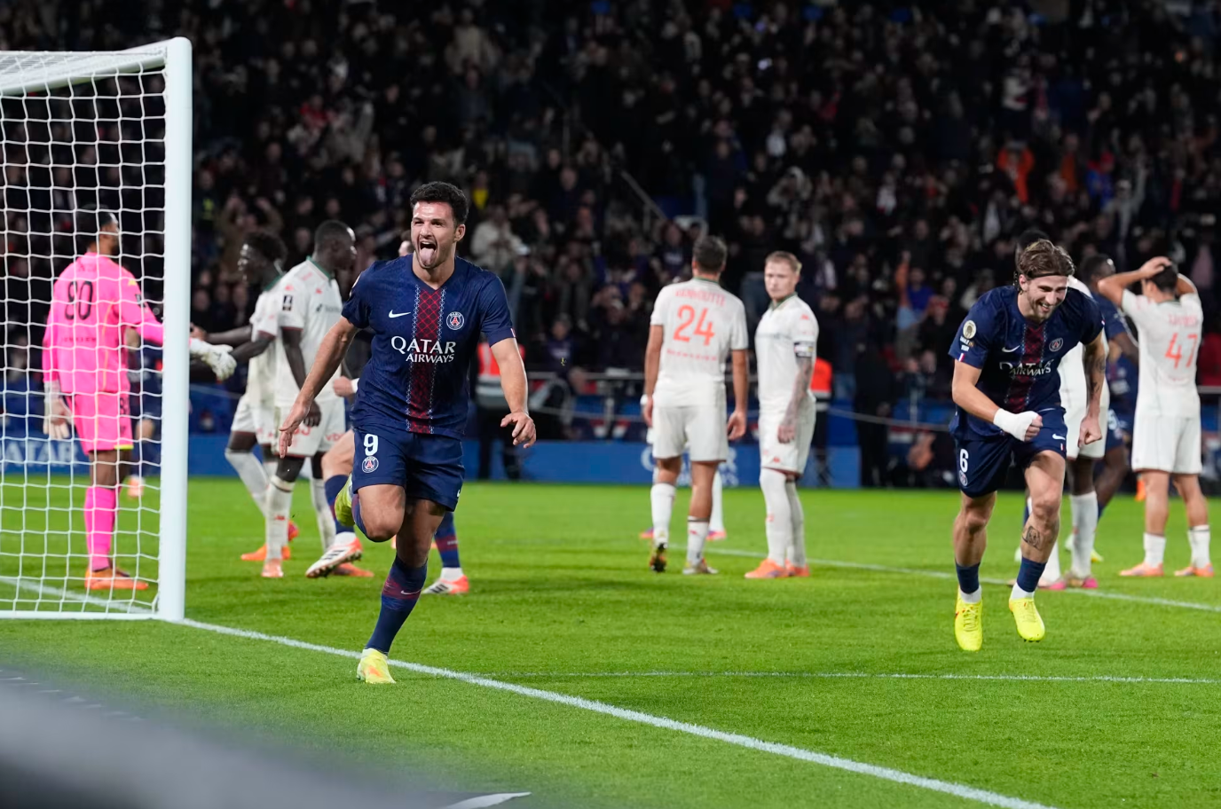PSG thắng phút cuối ở Ligue 1