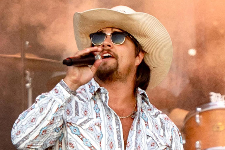 Country singer Gavin Adcock falls off stage shirtless, loses hat during ...