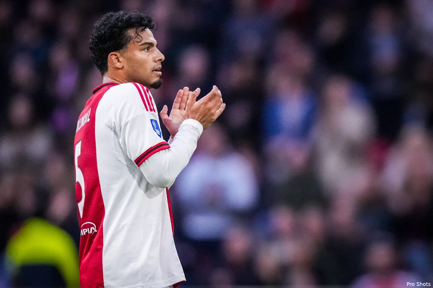 Heitinga kritisch op Gloukh na matig optreden: 'Hij had veel balverlies'