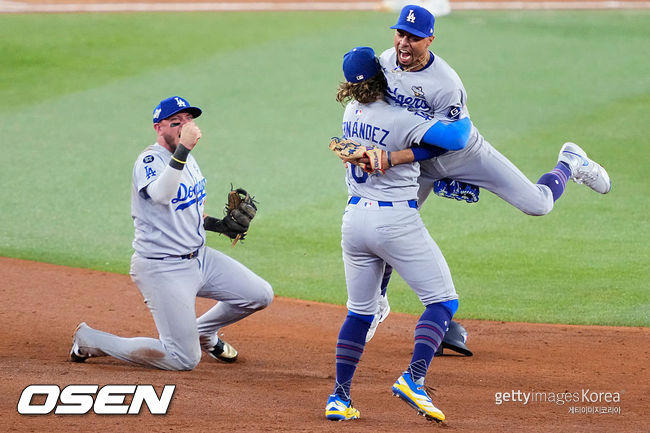 5222억 MVP 타자의 첫 타점…반가운 로버츠 감독, "큰 짐이 있었는데, 정말 중요한 타석이었다" [WS6]