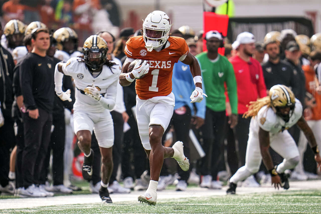 Texas vs Vanderbilt: Longhorns WR Ryan Wingo leaves game with injury