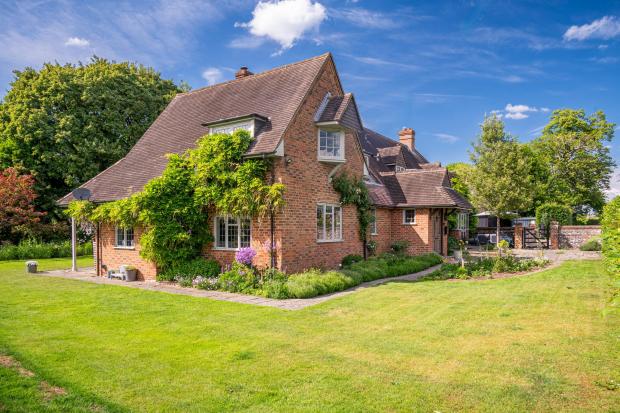 TV legend's home on sale amid 'new chapter' in life