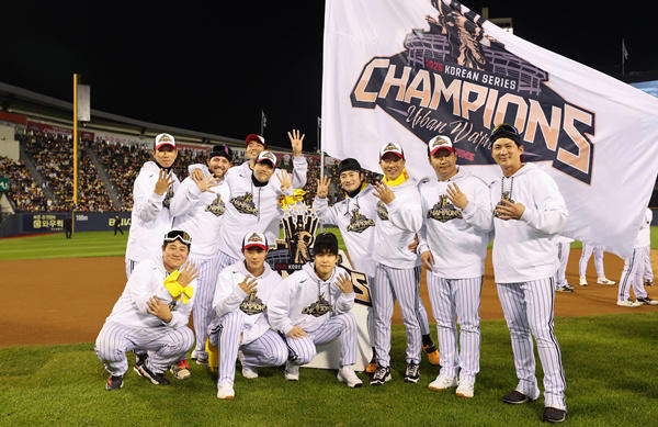 구본혁의 샤라웃, 이율예 향한 극존칭… 이율예 홈런부터 LG 우승은 시작됐다[LG V4]