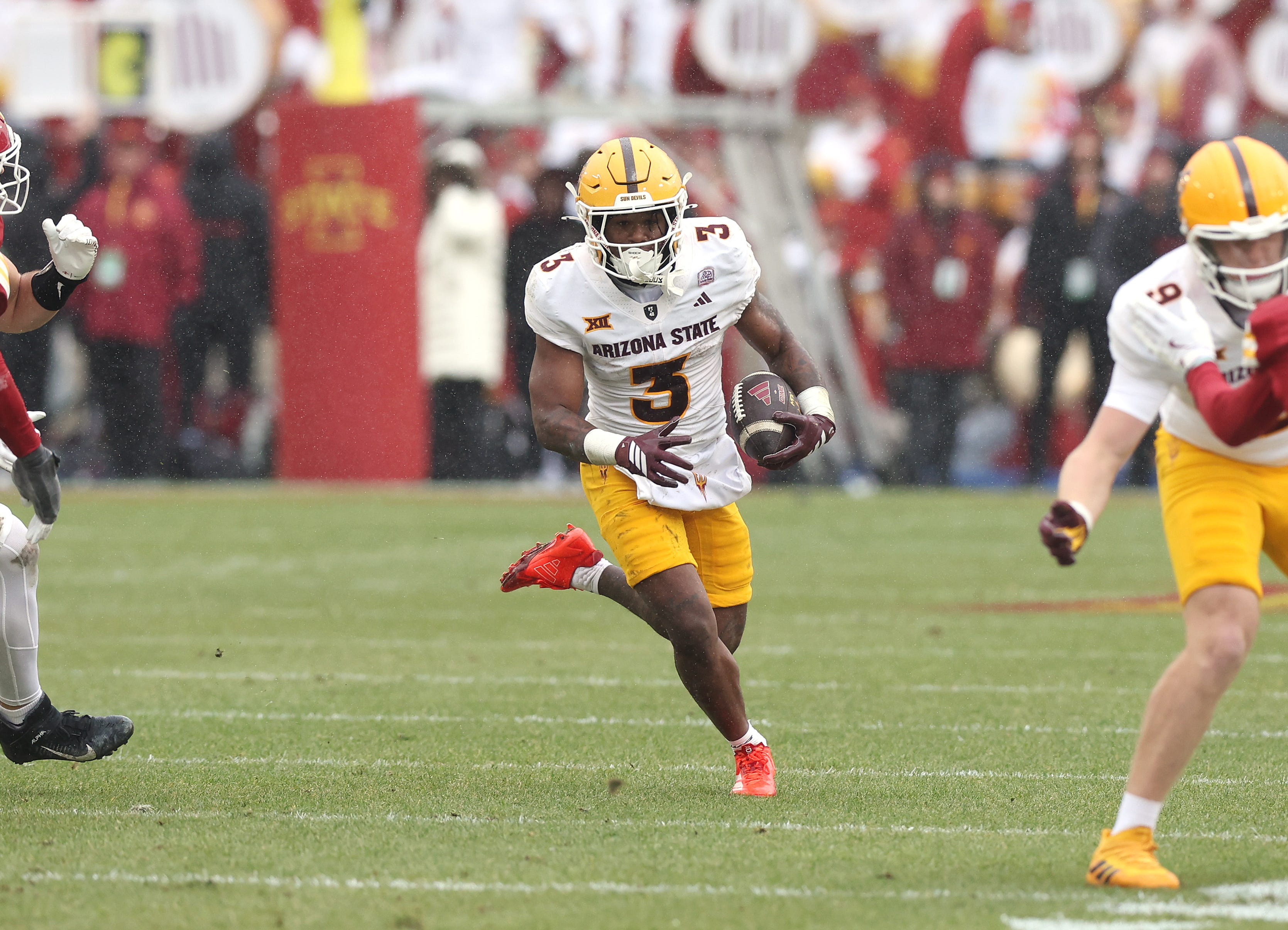 Arizona State running back to enter transfer portal over NFL draft