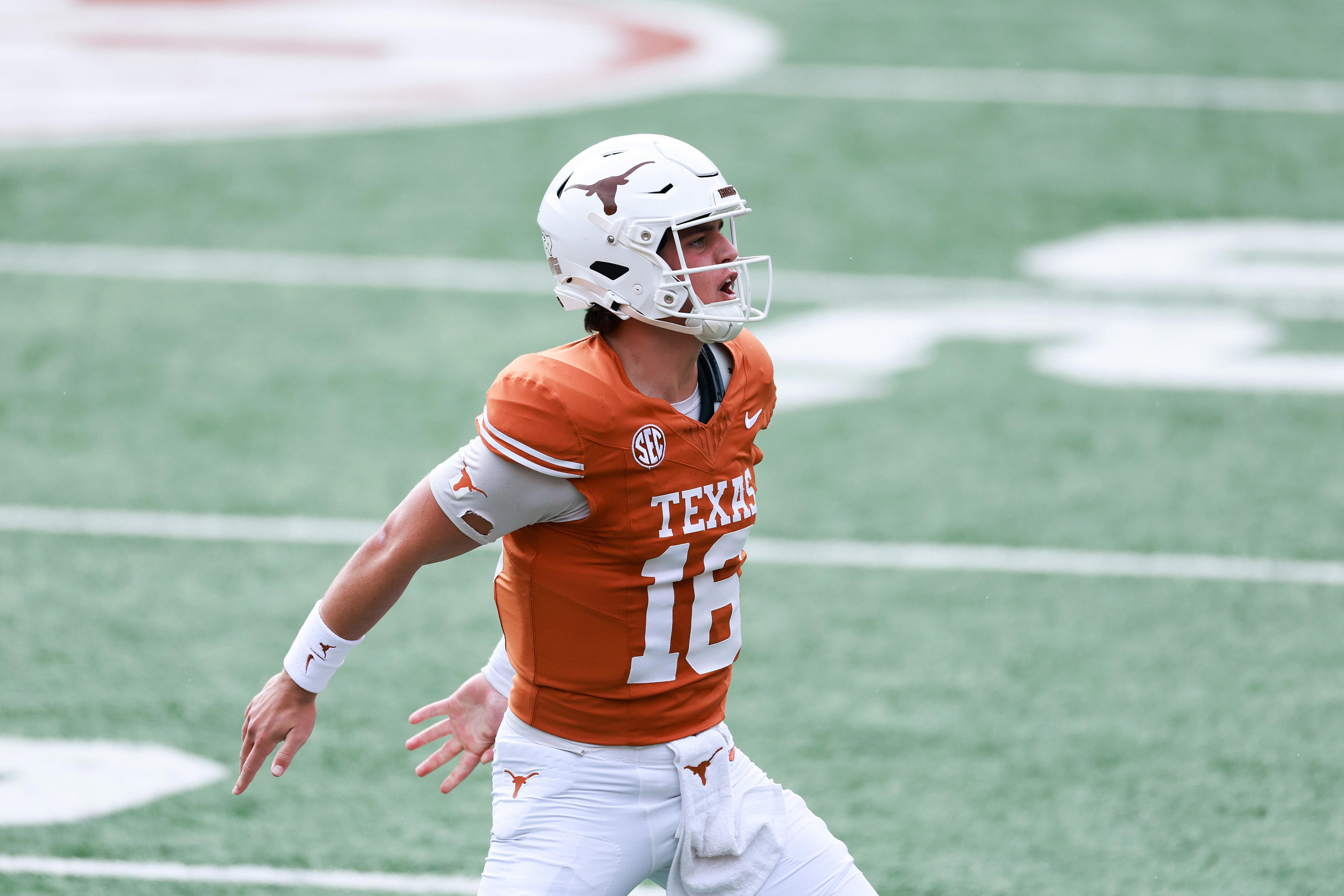 Arch Manning shines as Texas escapes with win over Vanderbilt